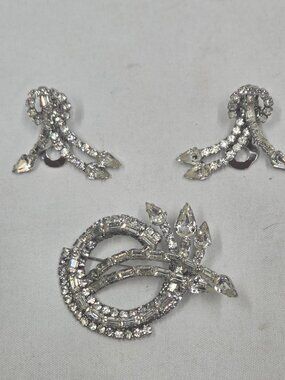Jay Kel | Jewelry | Jey Kel Original Pin Back Brooch And Clip On ...